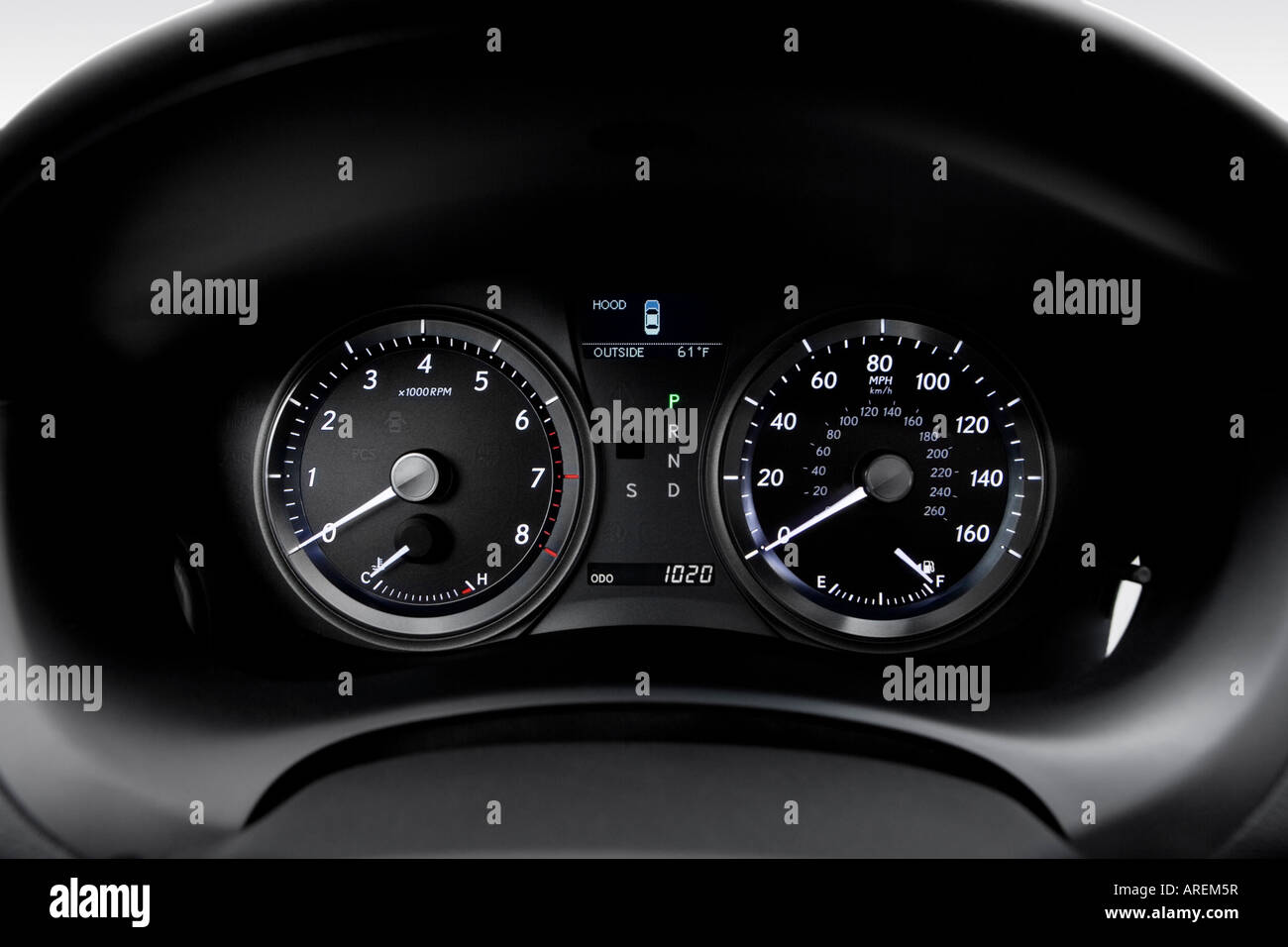 2007 Lexus ES 350 in White - Speedometer/tachometer Stock Photo - Alamy