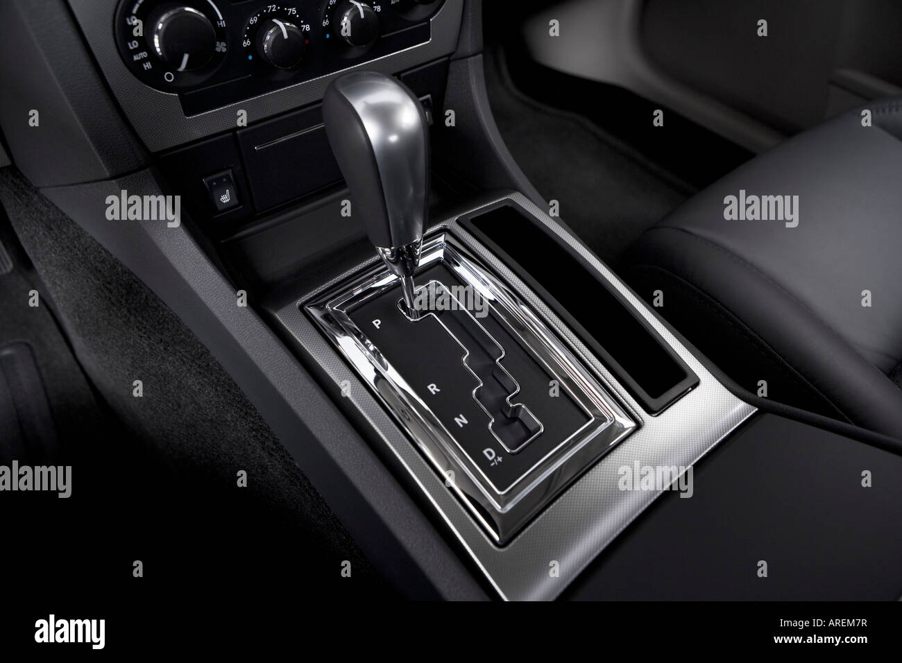 2006 Chrysler 300C SRT8 in Silver - Gear shifter/center console Stock ...