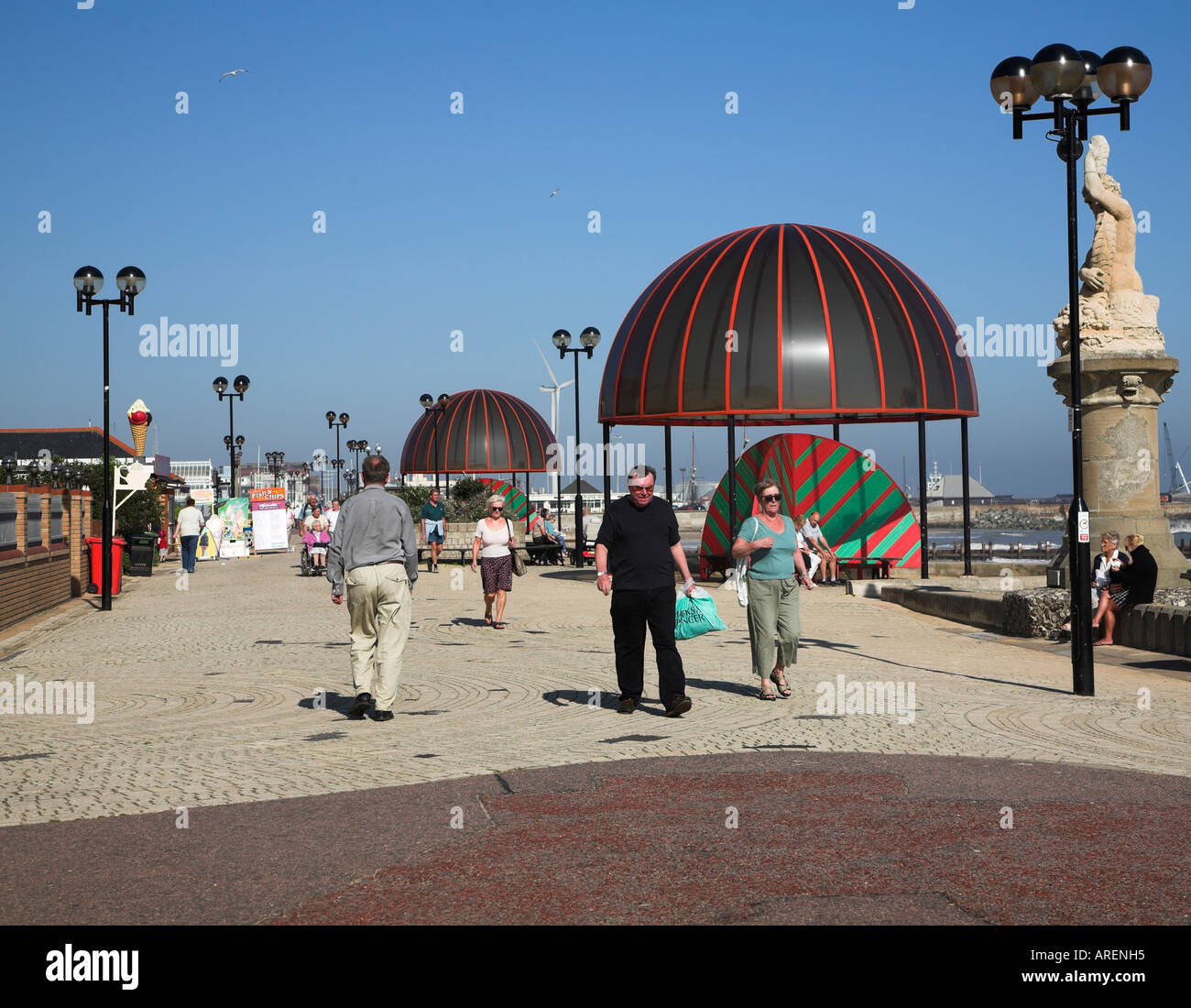 Lowestoft promenade hi-res stock photography and images - Alamy
