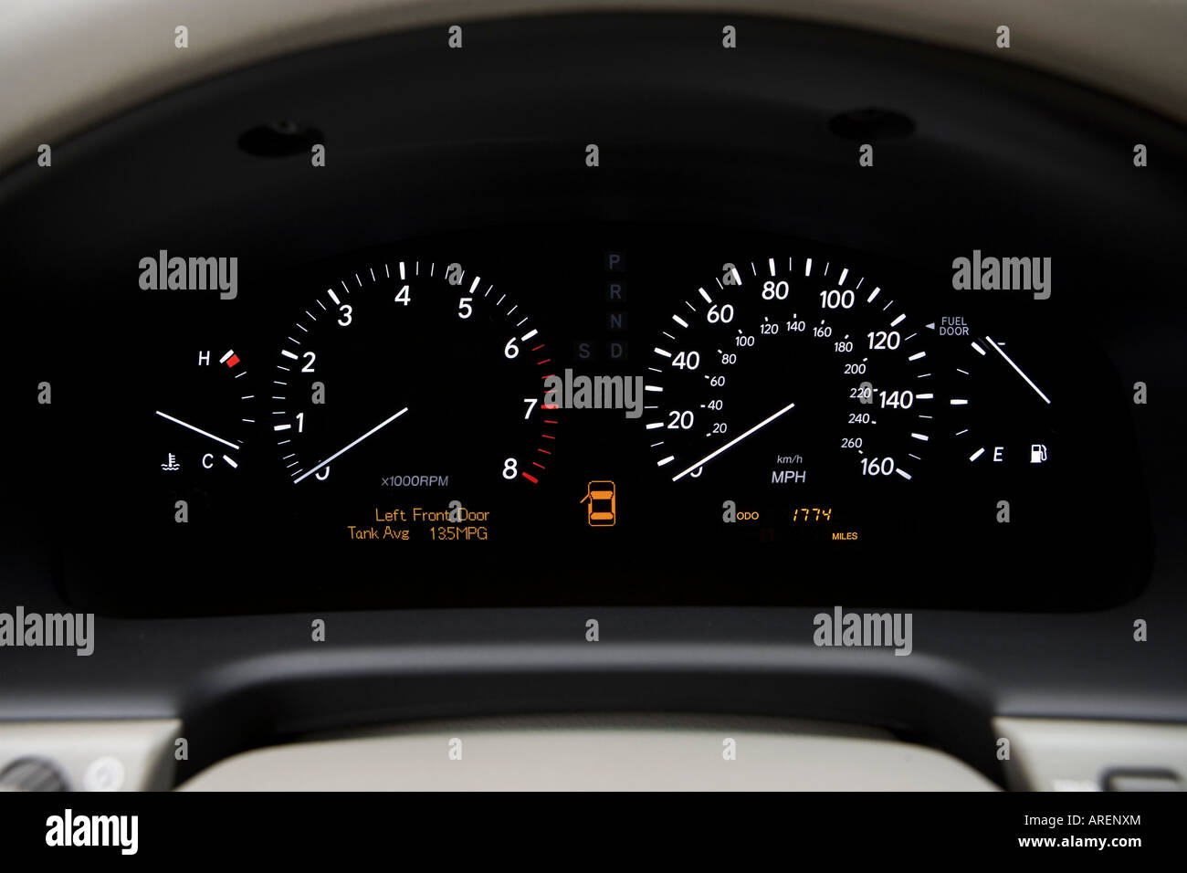 2006 Lexus LS 430 in Brown - Speedometer/tachometer Stock Photo - Alamy