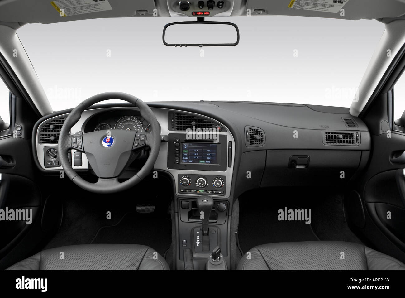 2006 Saab 9-5 2.3T in Gray - Dashboard, center console, gear shifter ...
