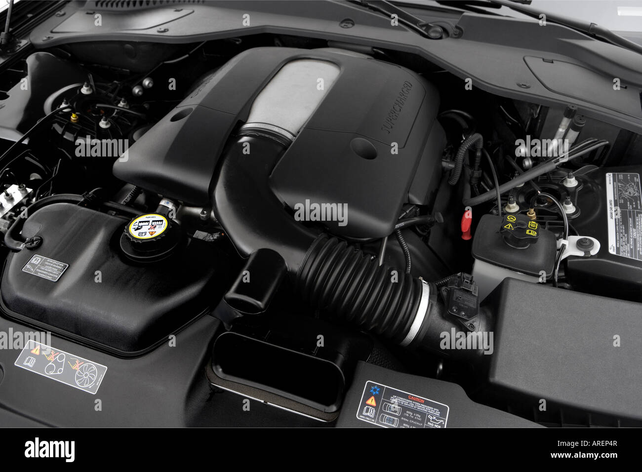 2006 Jaguar XJ Super V8 in Black - Engine Stock Photo - Alamy