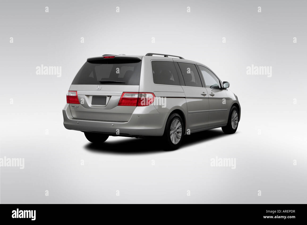 2006 Honda Odyssey Touring in Silver - Rear angle view Stock Photo - Alamy