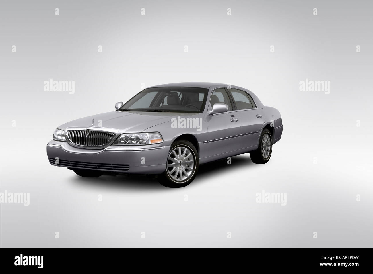2006 Lincoln Town Car Signature in Silver - Front angle view Stock ...