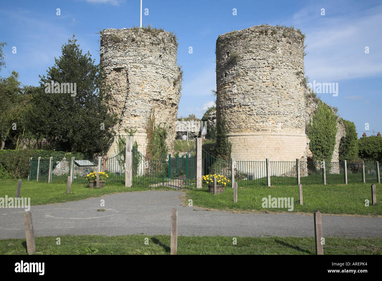 Castle walls and entrance towers Bungay castle, Suffolk, England Stock ...