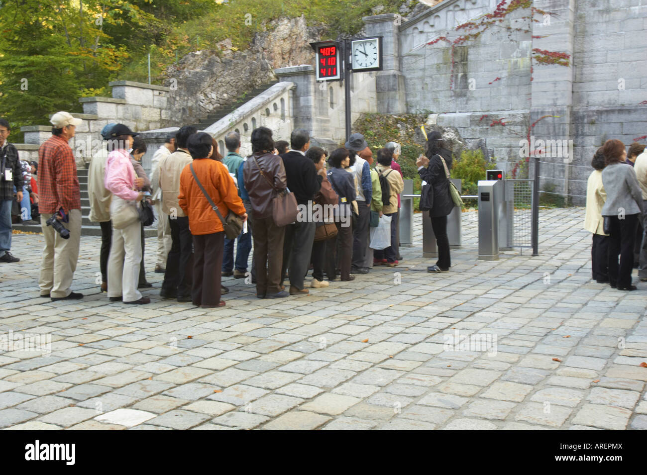 Tourists Queuing For Entrance At The Neuschwanstein Castle Bavaria ...