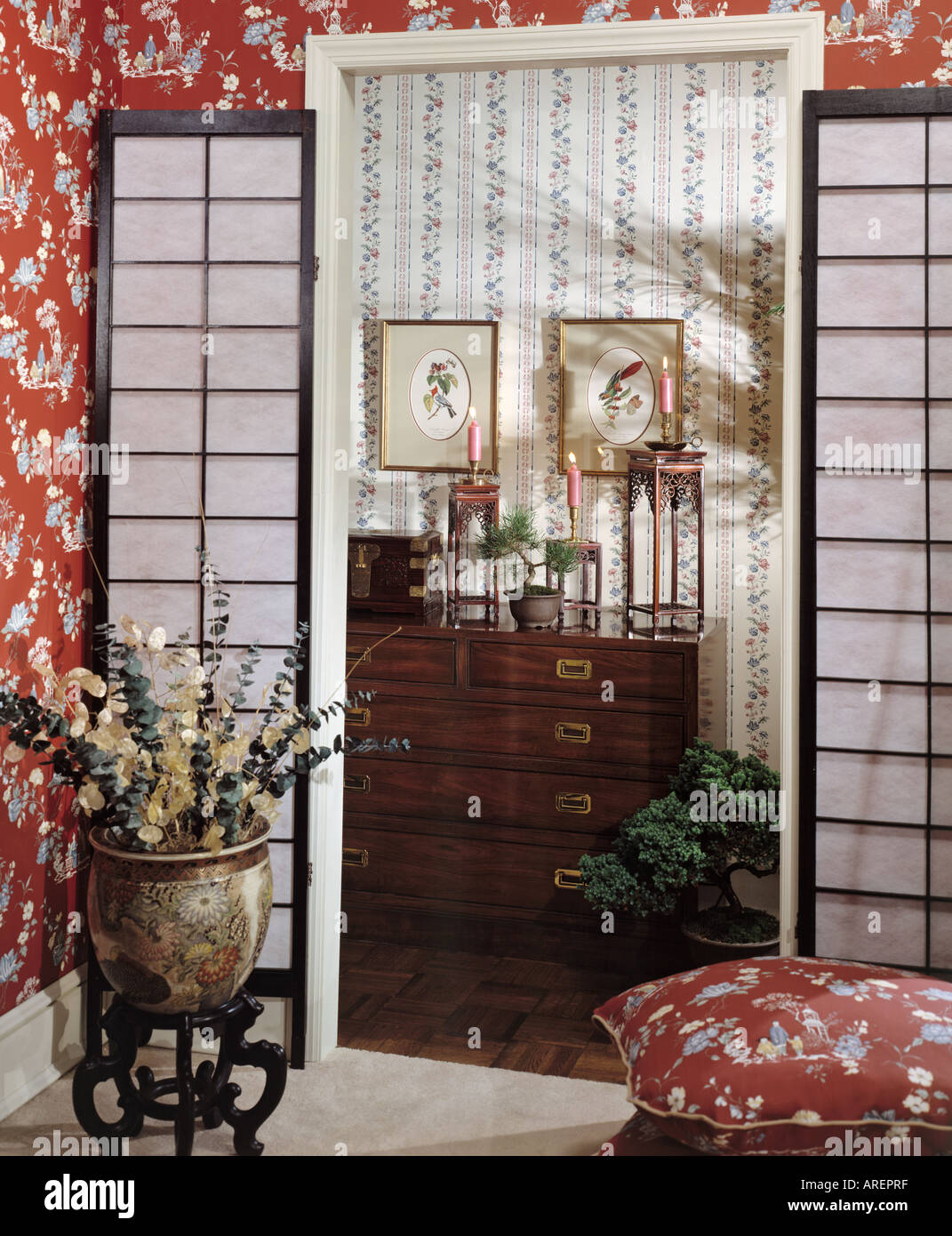 interior room oriental style paper screen door Stock Photo - Alamy