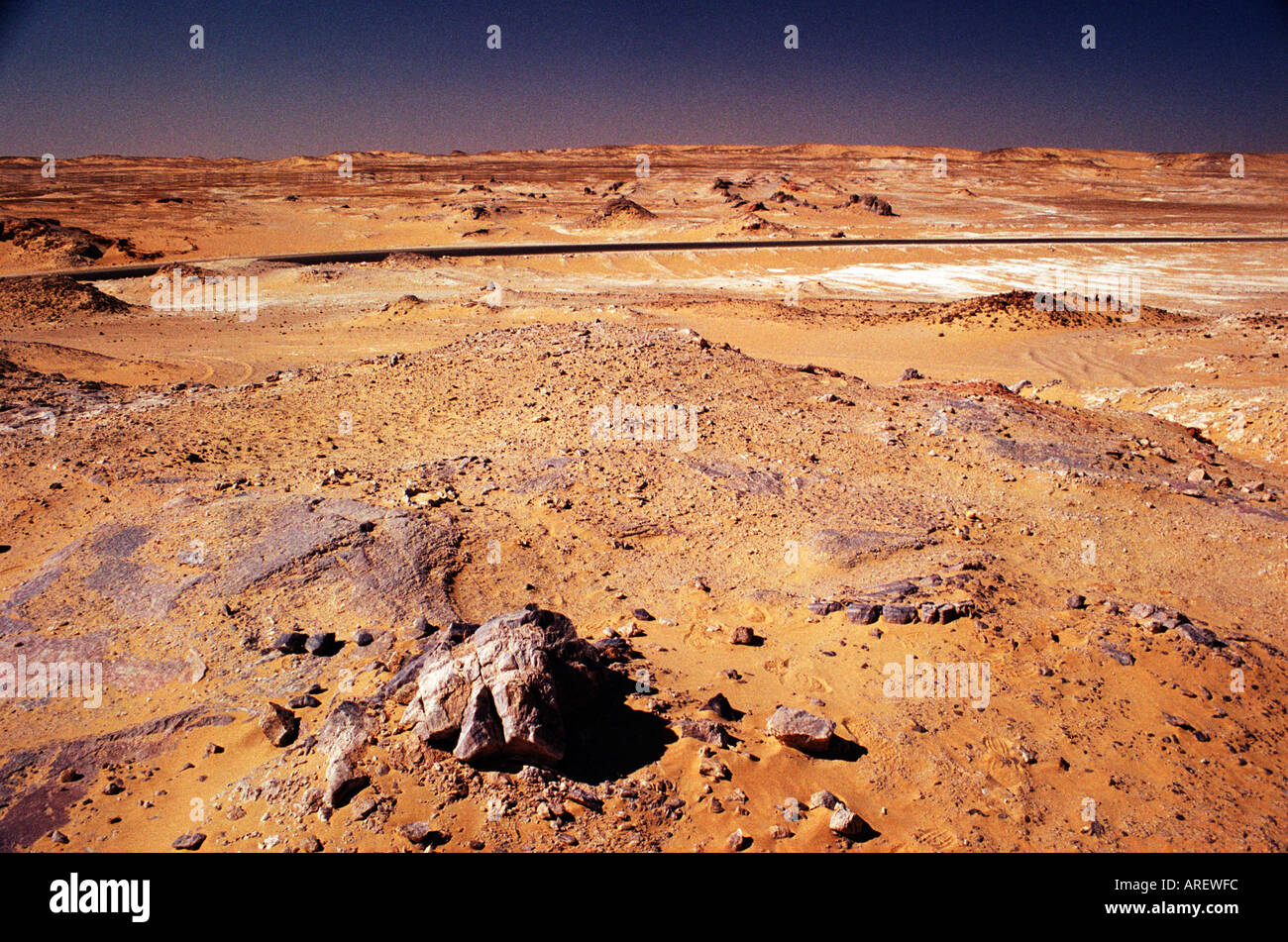 The vast landscape of the Western Egyptian Desert, Egypt Stock Photo ...