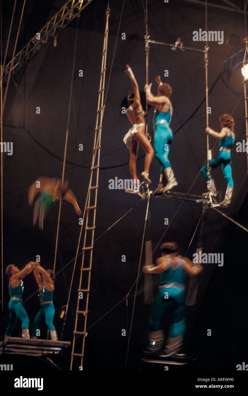 Trapeze circus hi-res stock photography and images - Alamy
