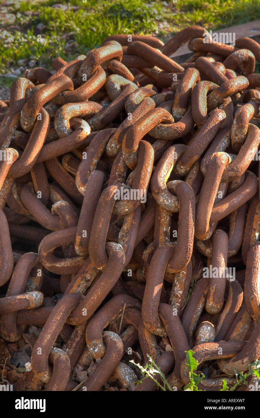 Picture of chains hi-res stock photography and images - Alamy