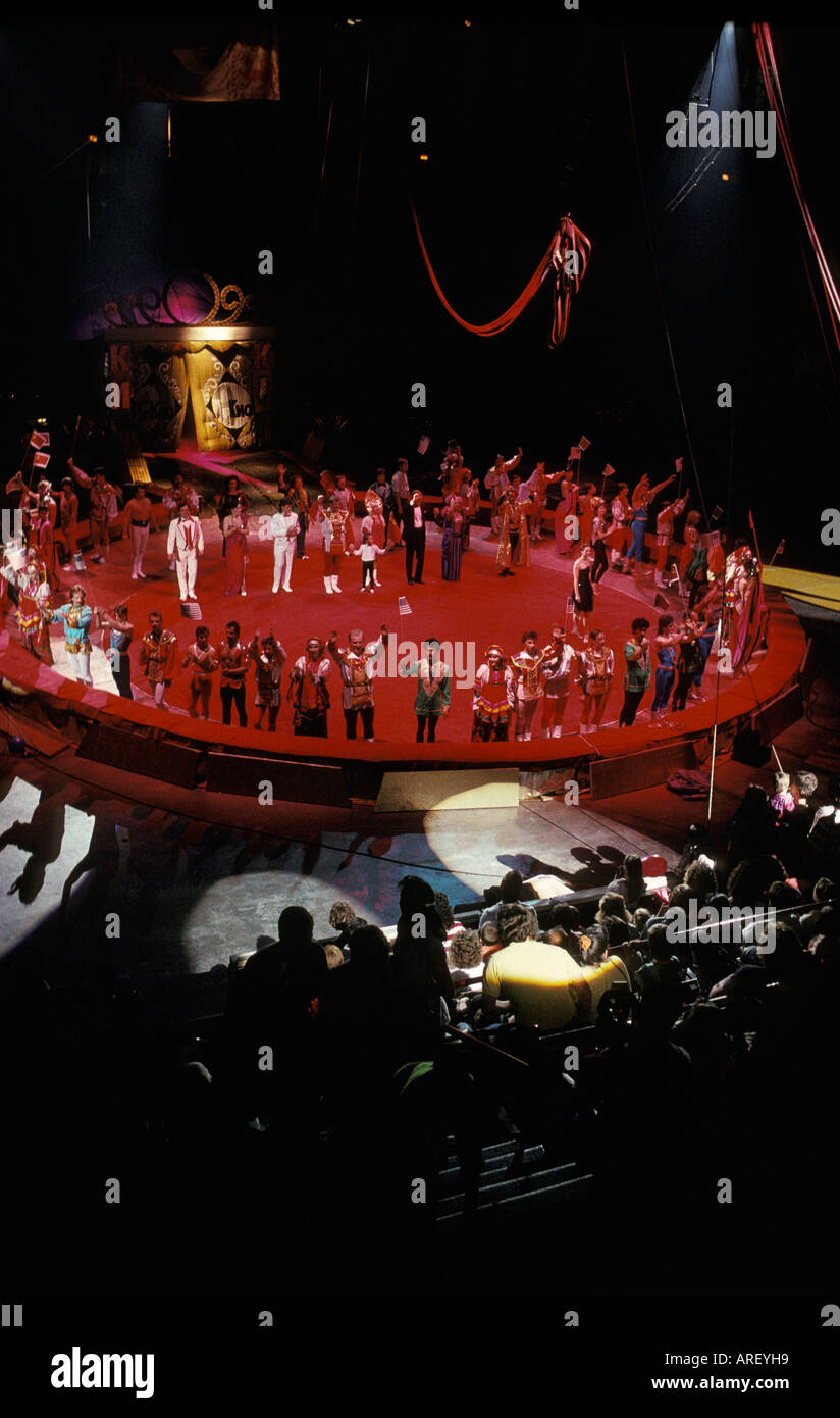 circus performers grand finale Stock Photo - Alamy