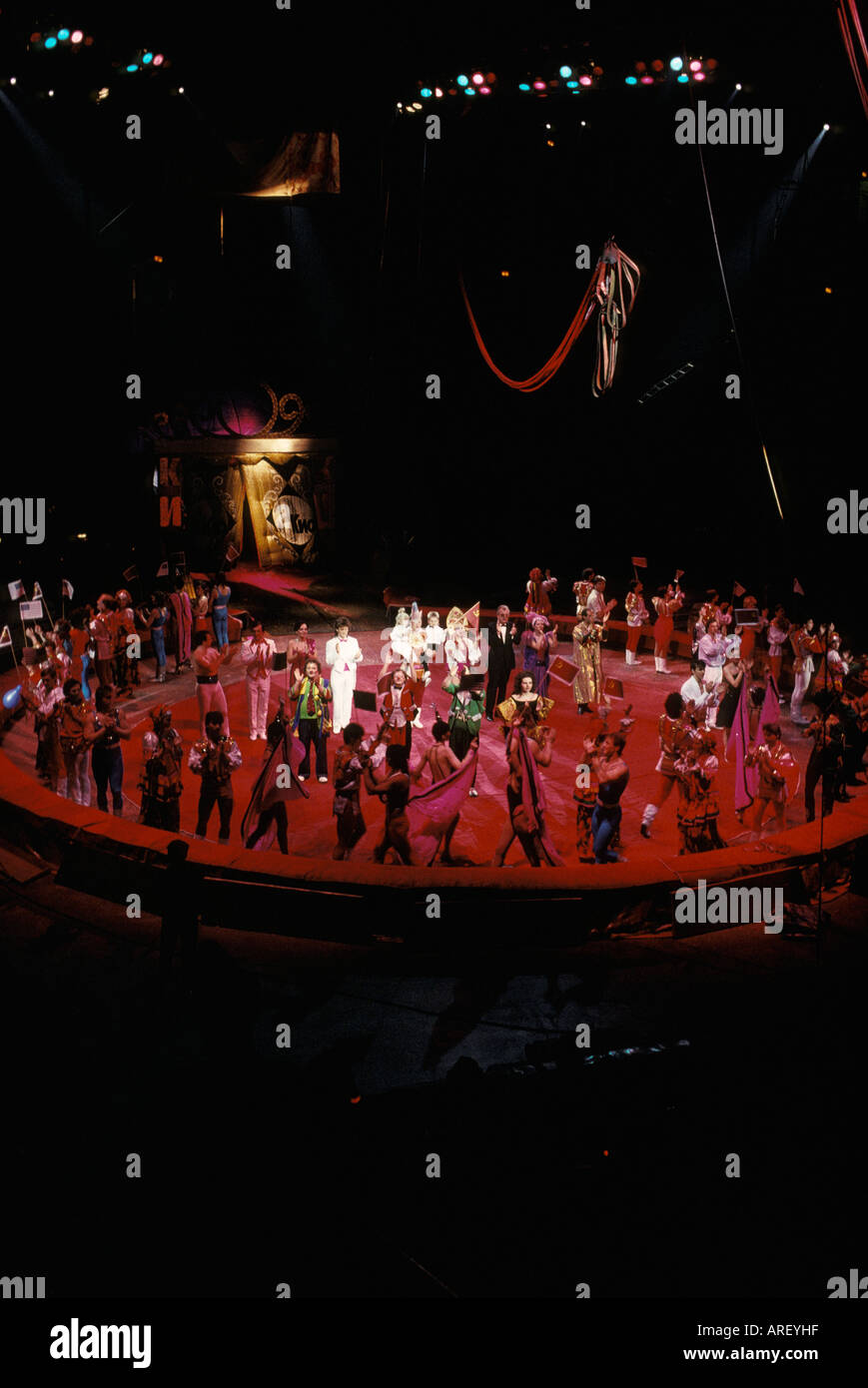 circus performers grand finale Stock Photo - Alamy