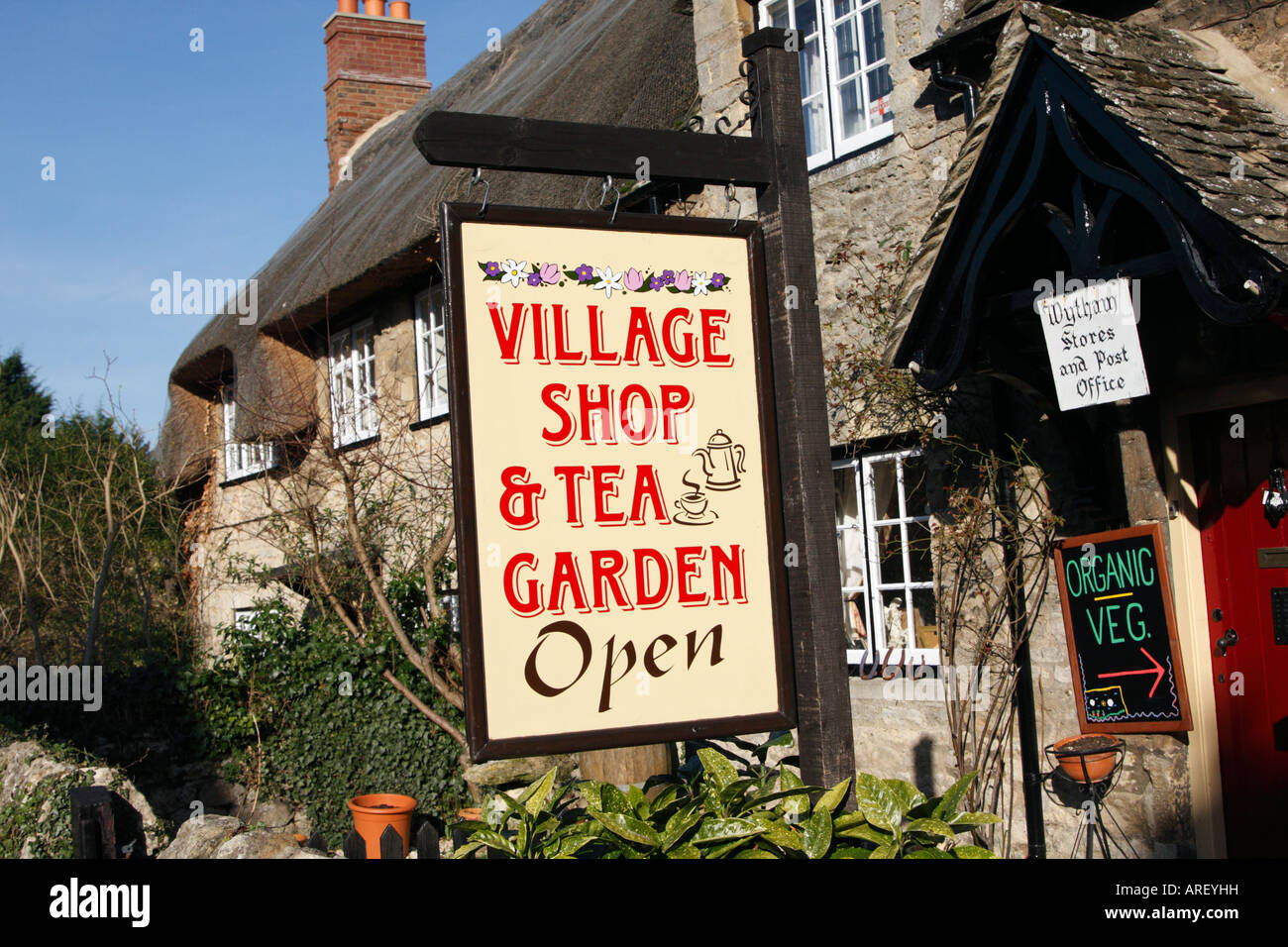 English village shop signs hi-res stock photography and images - Alamy