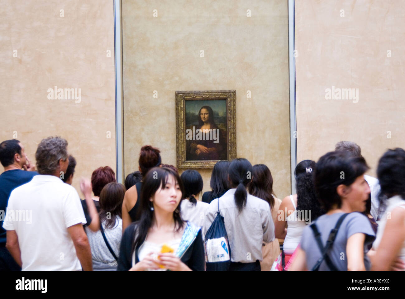 Mona lisa louvre crowds hi-res stock photography and images - Alamy