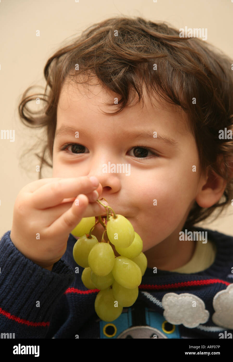 Boy, toddler eating grapes, fruit Stock Photo - Alamy