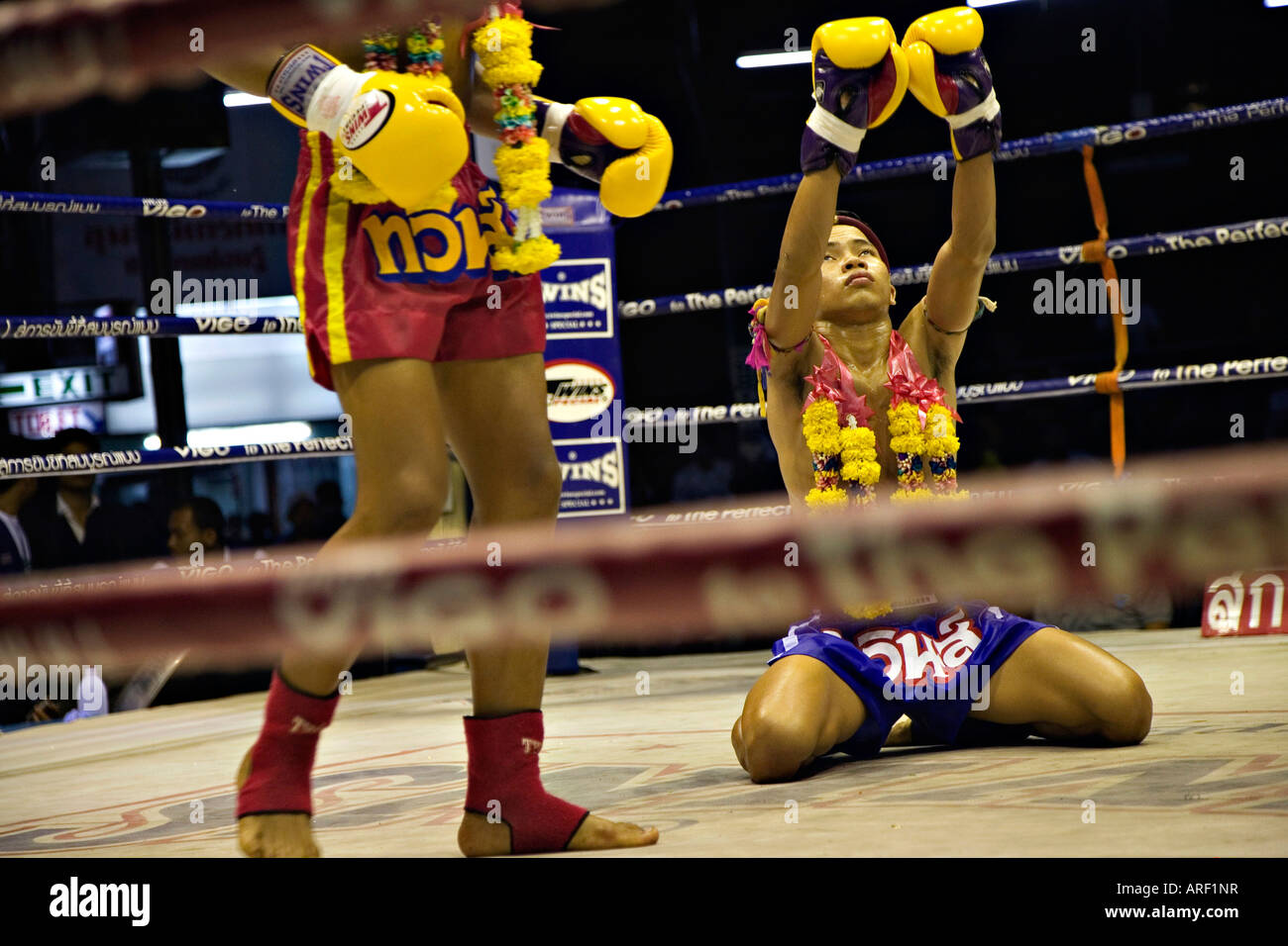 Thai kick boxing fight, Bangkok Thiland Stock Photo - Alamy