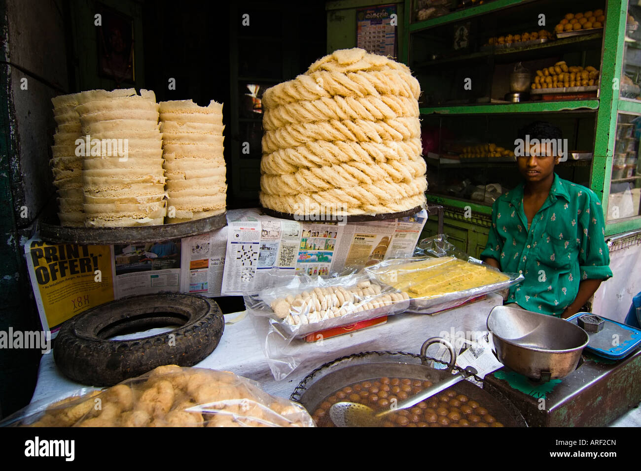 Grocery shop india hi-res stock photography and images - Alamy