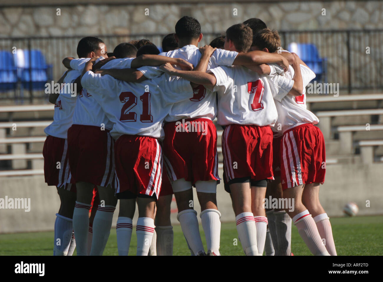 Boys Soccer team huddle camaraderie Stock Photo - Alamy
