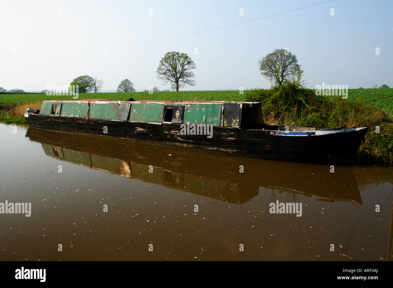Europe England Warwickshire abandoned barge Stock Photo - Alamy