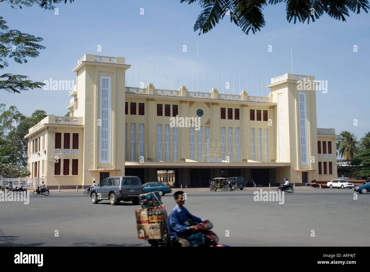 Train station phnom penh hi-res stock photography and images - Alamy