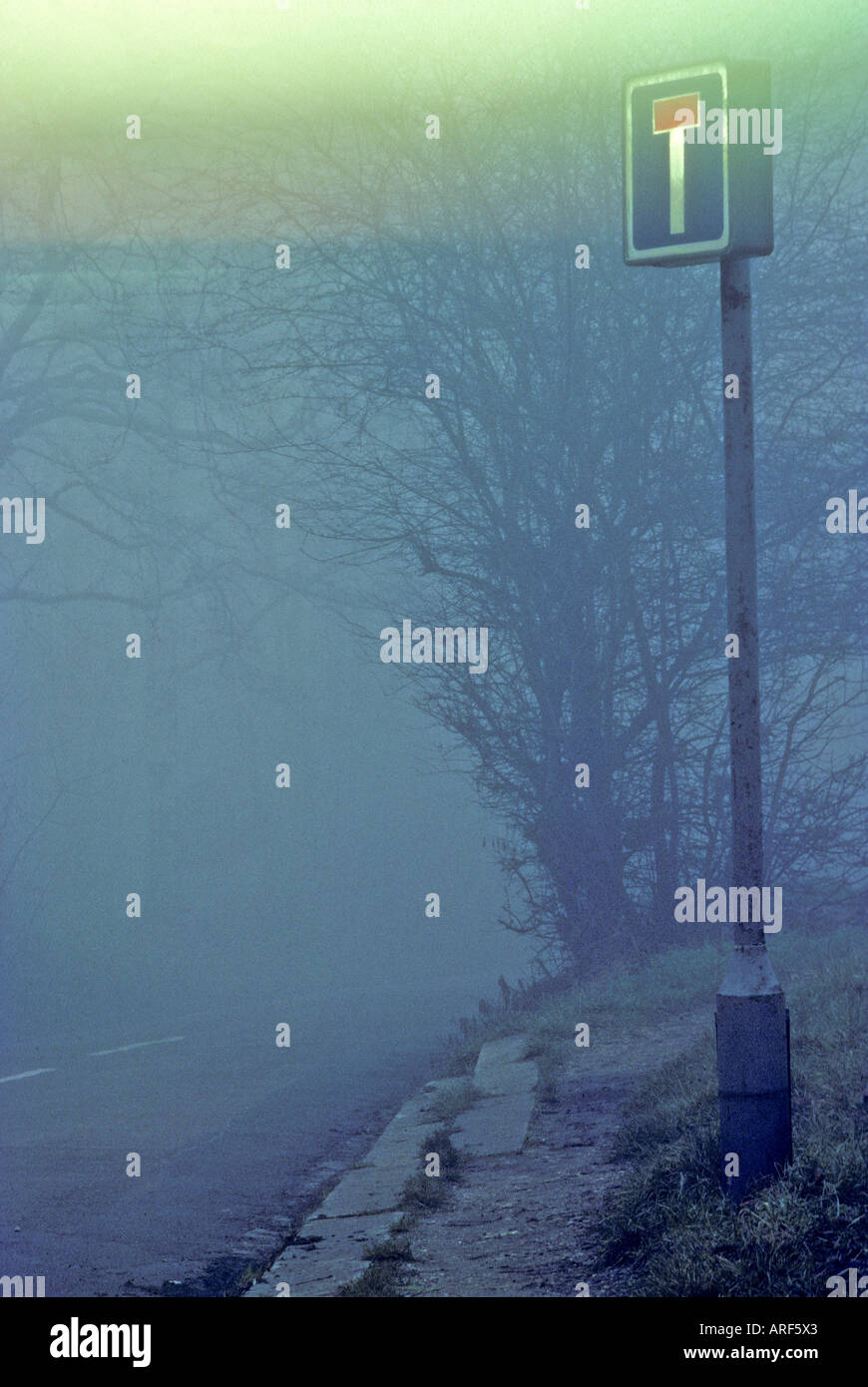 Dead End in Fog, Hampstead, London, England Stock Photo - Alamy