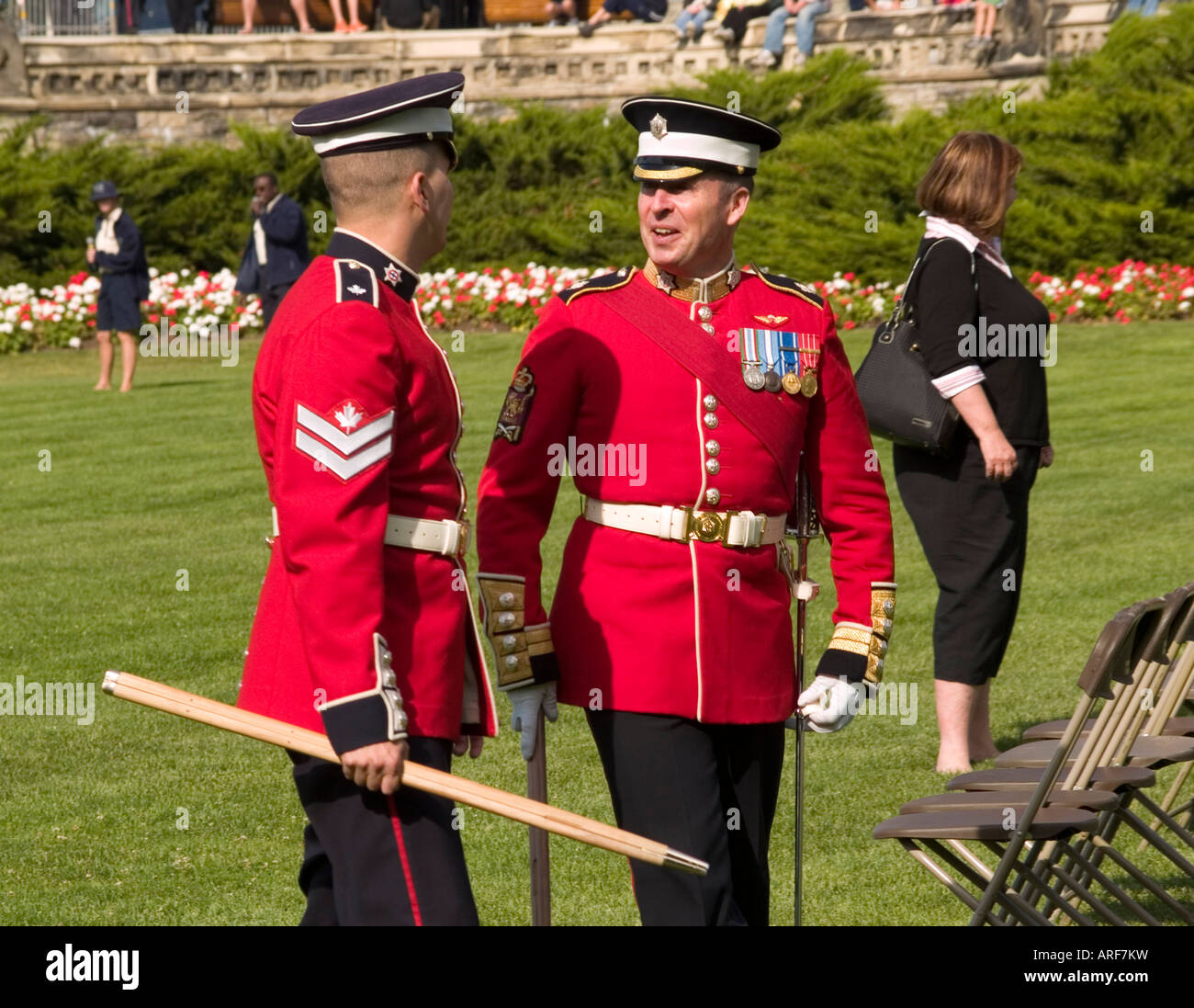 Officer the royal guard in dress uniform hi-res stock photography and ...
