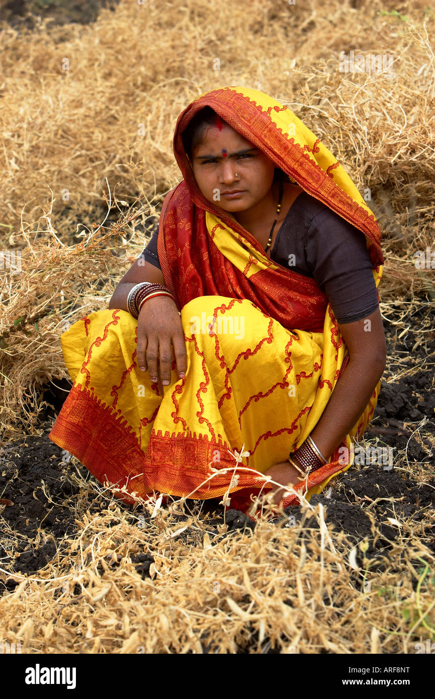 Indian woman working in the fields Stock Photo - Alamy
