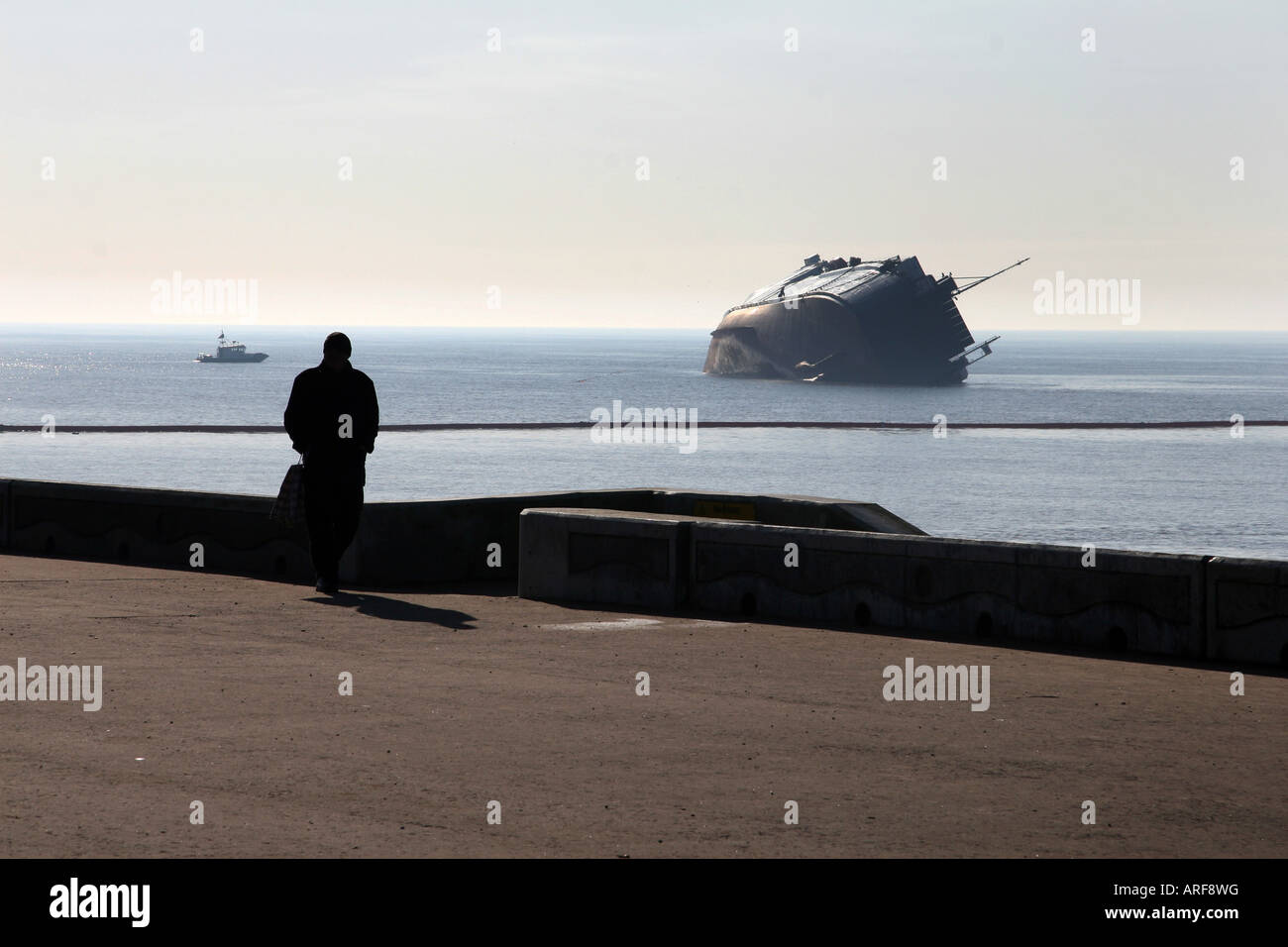 Riverdance ship hi-res stock photography and images - Alamy