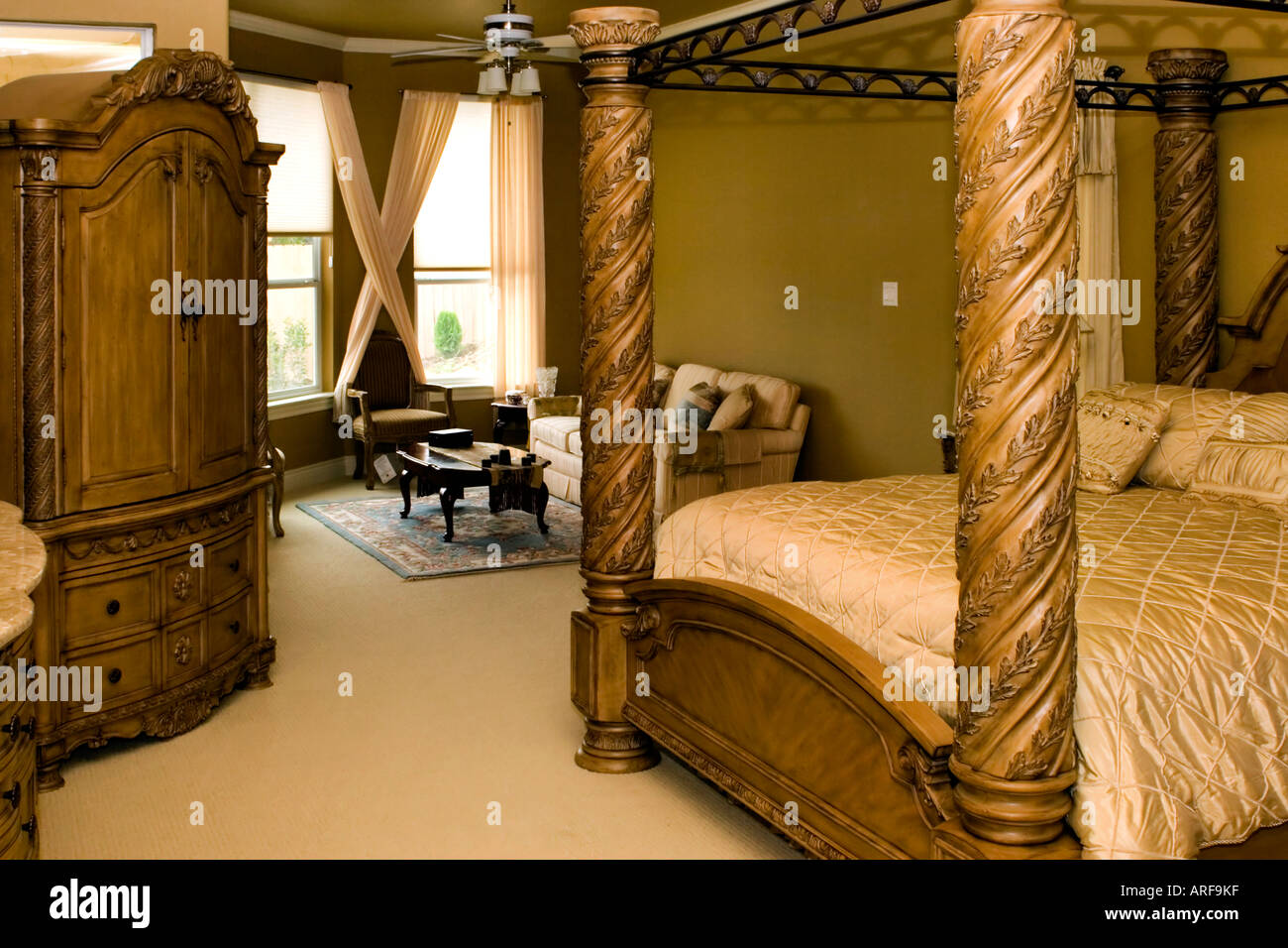 Bedroom master wood carved posts Stock Photo - Alamy