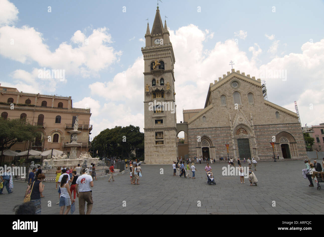 Duomo messina sicilia italia hi-res stock photography and images - Alamy