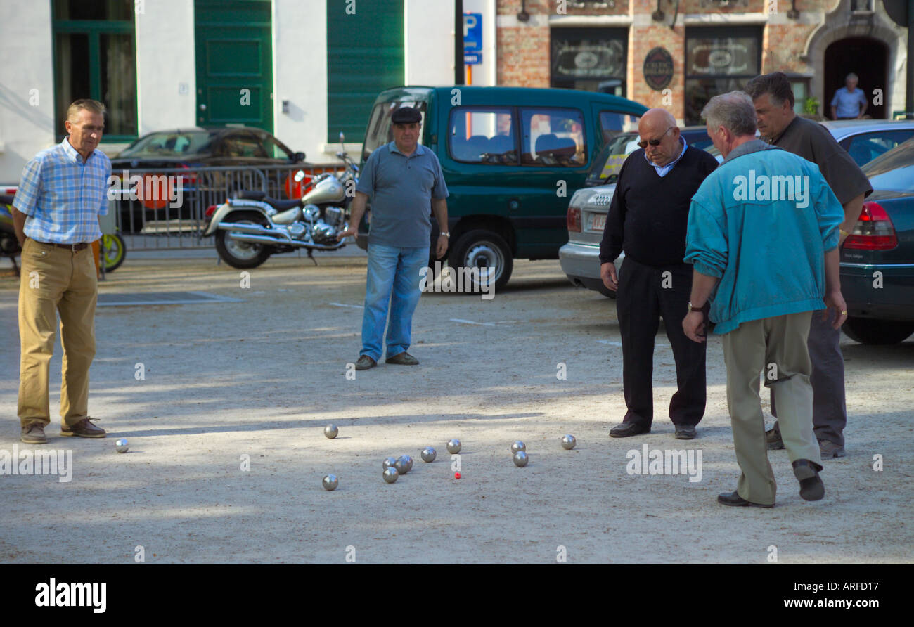 Friends playing boules hi-res stock photography and images - Alamy