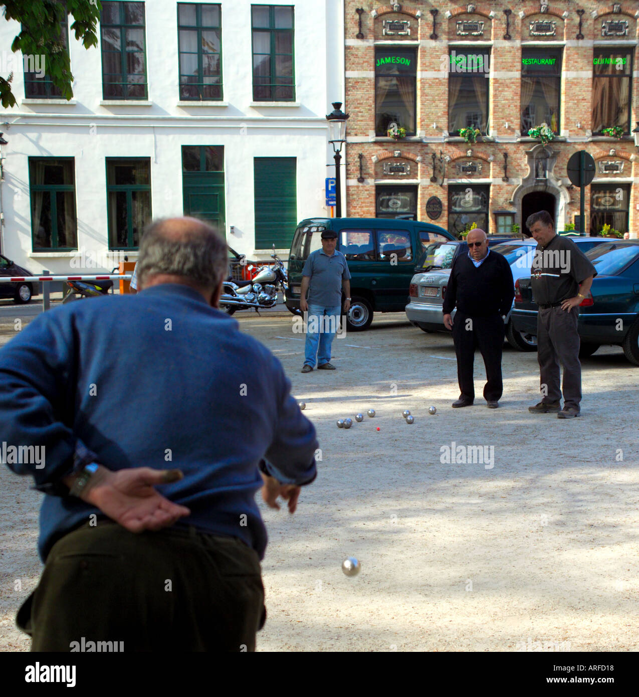 Friends playing boules hi-res stock photography and images - Alamy