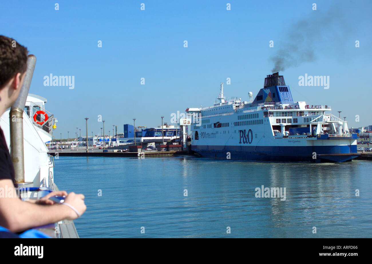 Calais docks hi-res stock photography and images - Alamy