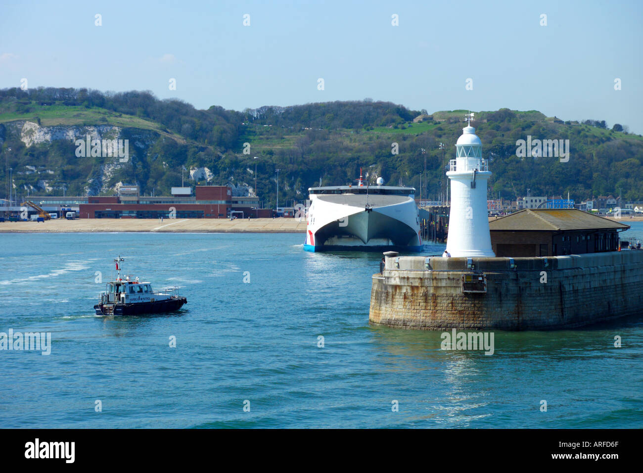 Ships on dover hi-res stock photography and images - Alamy