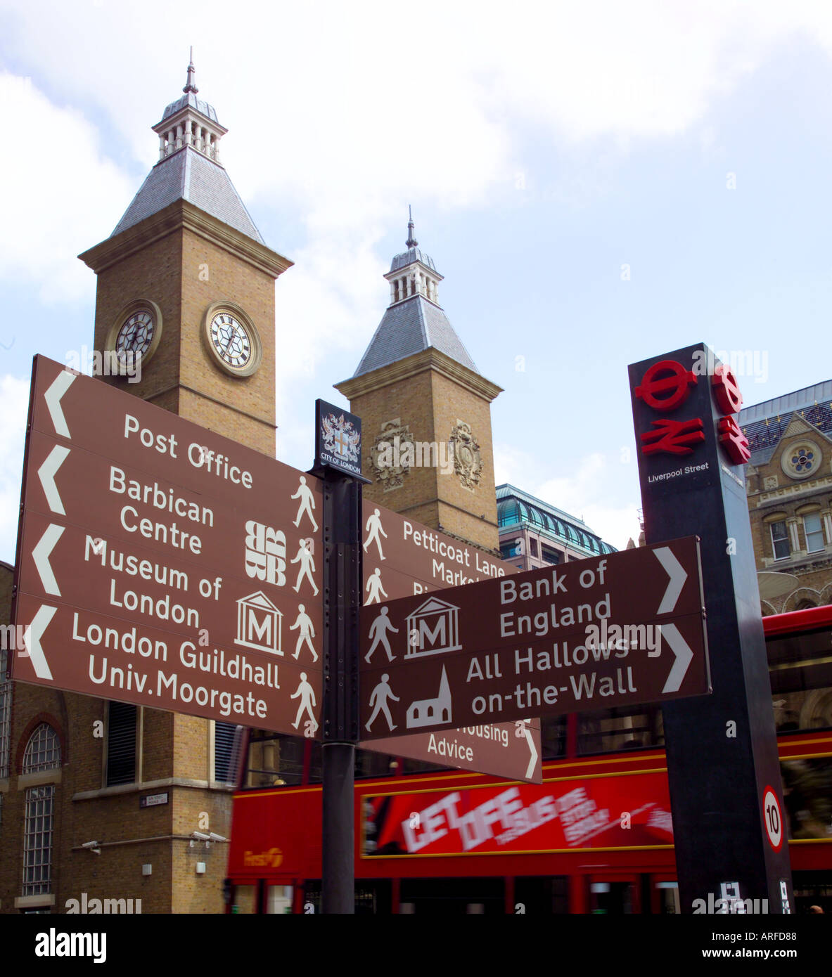 Liverpool street station signage Stock Photo - Alamy