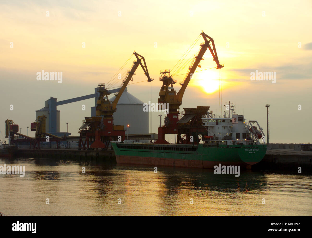 Power docks hi-res stock photography and images - Alamy