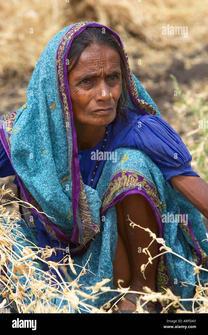Traditional costume work working labour hi-res stock photography and ...