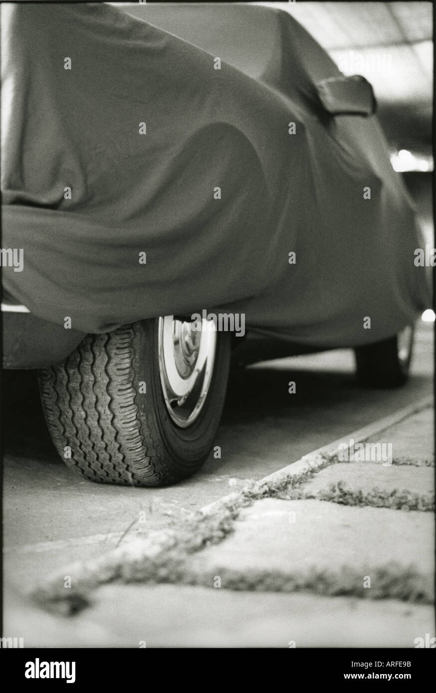 White covered car wheels hi-res stock photography and images - Alamy