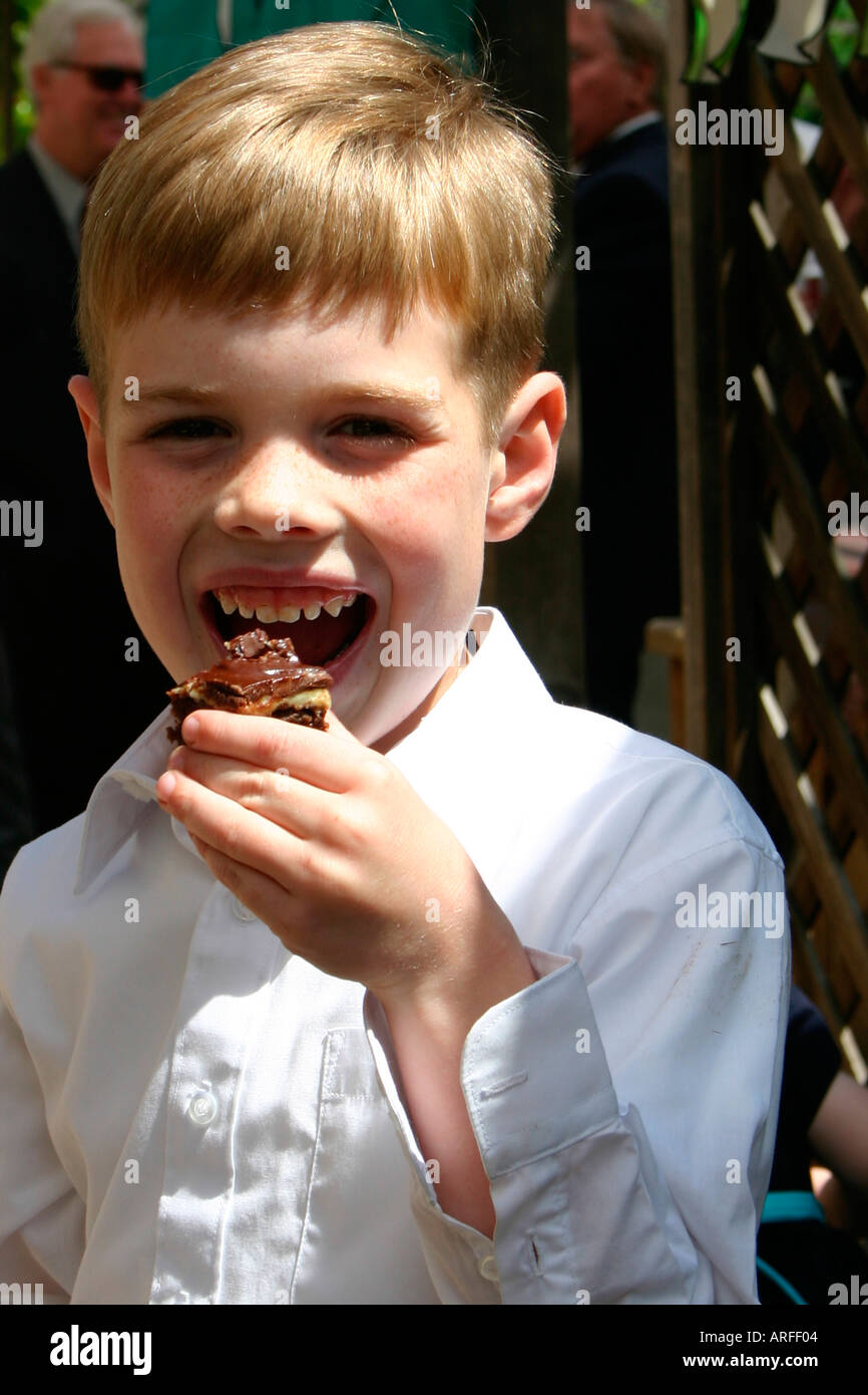 Boy eating cake Stock Photo - Alamy