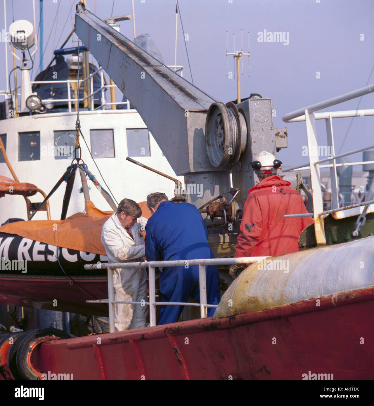 Engineer working on oil rig hi-res stock photography and images - Alamy