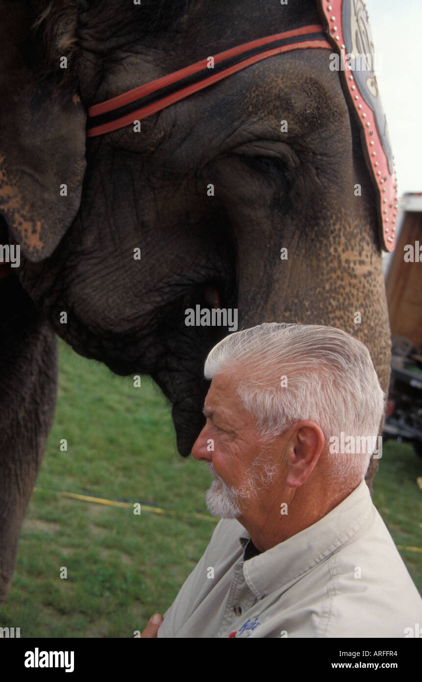 Kelly Miller Circus USA America American elephant trainer handler Stock ...