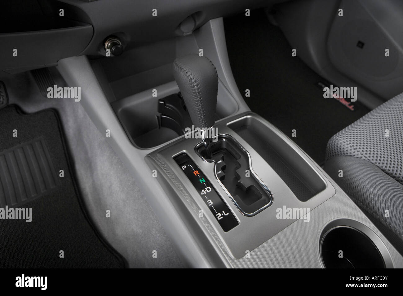 2007 Toyota Tacoma PreRunner V6 in White - Gear shifter/center console ...