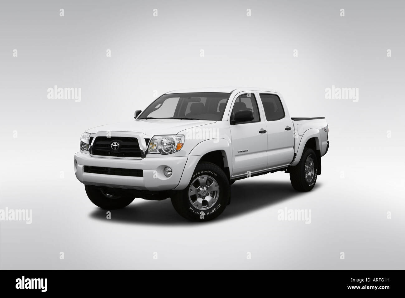 2007 Toyota Tacoma PreRunner V6 in White - Front angle view Stock Photo ...