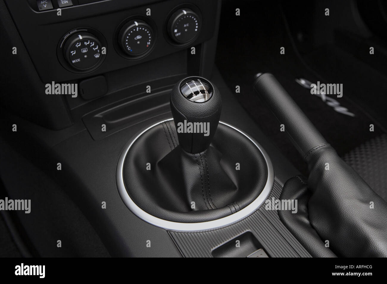 2007 Mazda MX-5 Miata Sport in Blue - Gear shifter/center console Stock ...