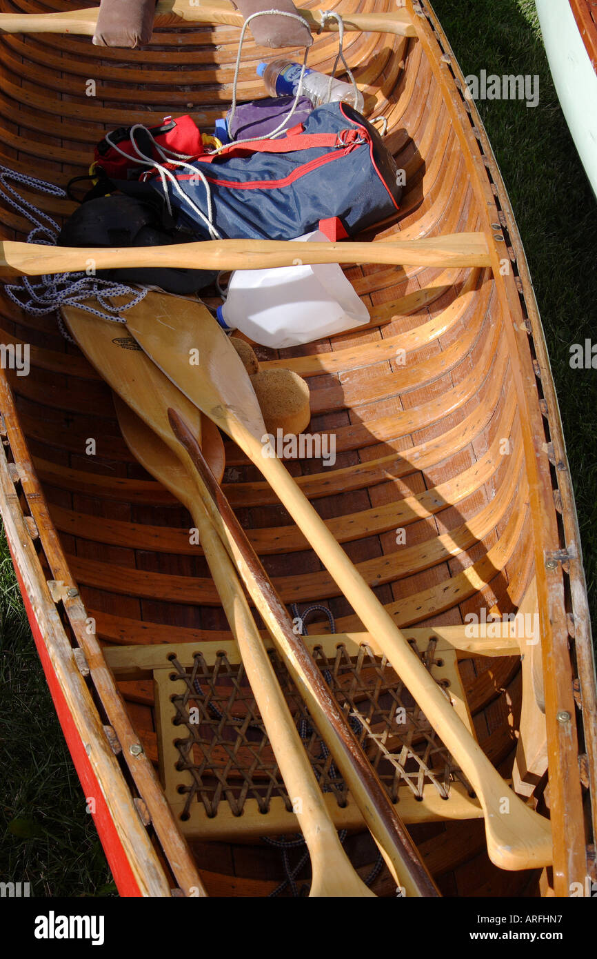 Padding canoe hi-res stock photography and images - Alamy