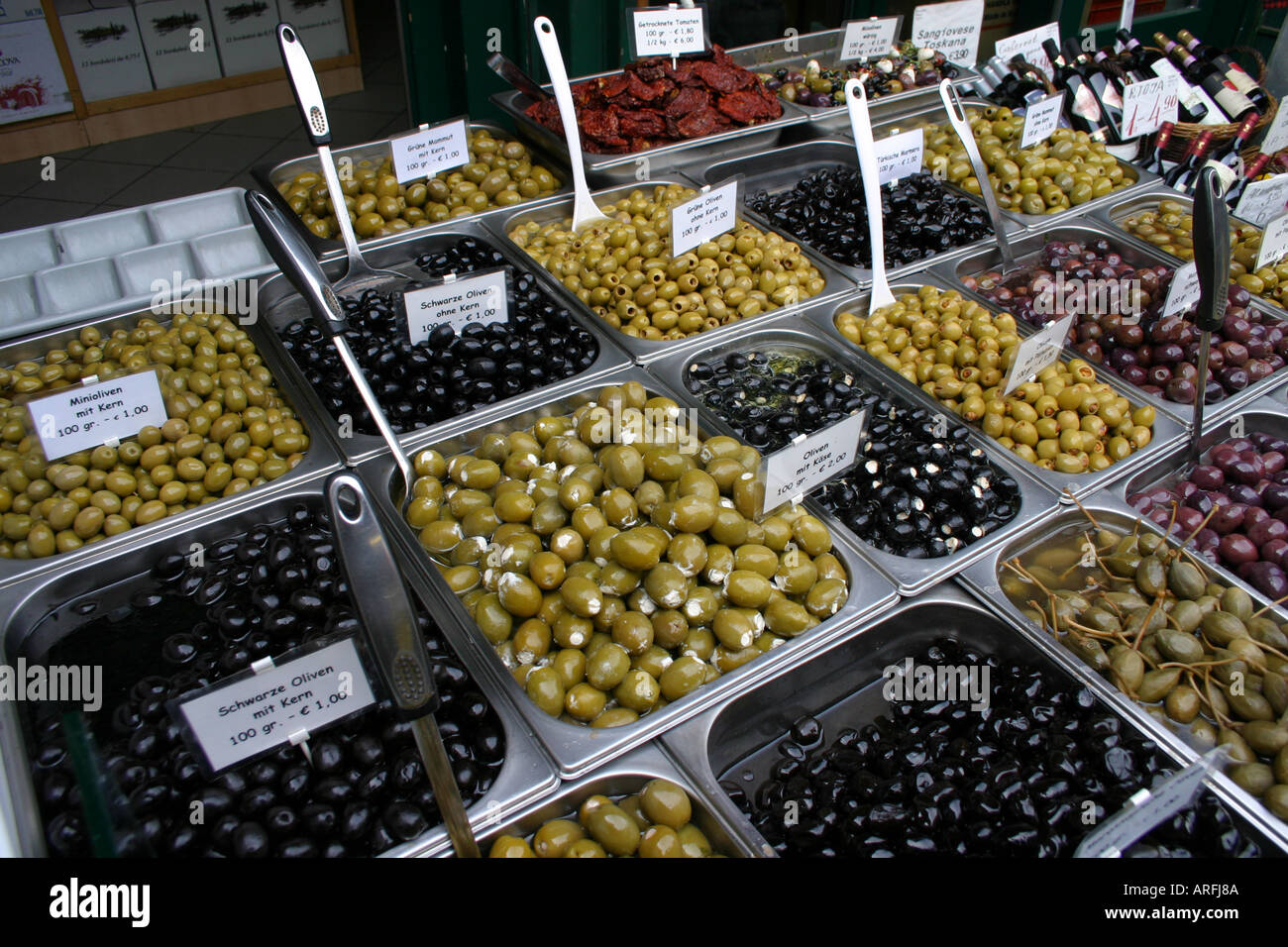 Olives on display in Market Stall Stock Photo - Alamy