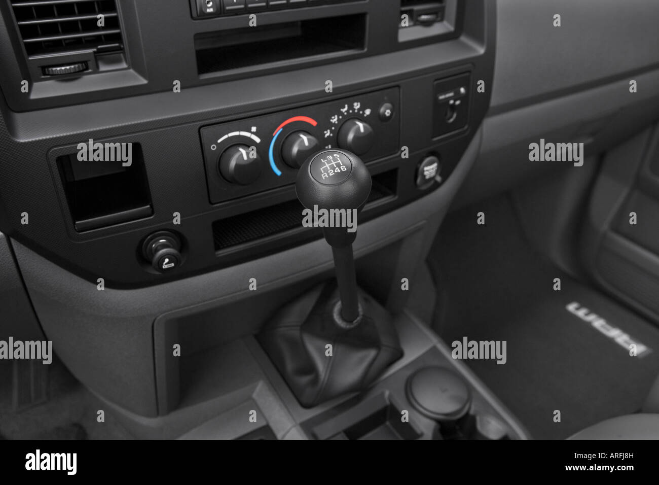 2007 Dodge Ram 2500 ST in Silver - Gear shifter/center console Stock ...