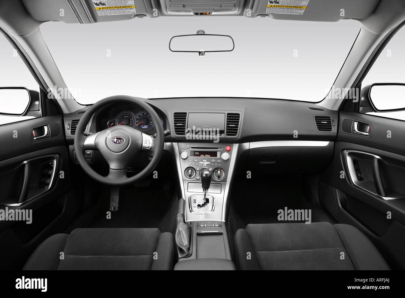 2008 Subaru Outback 2.5i in Gray - Dashboard, center console, gear ...