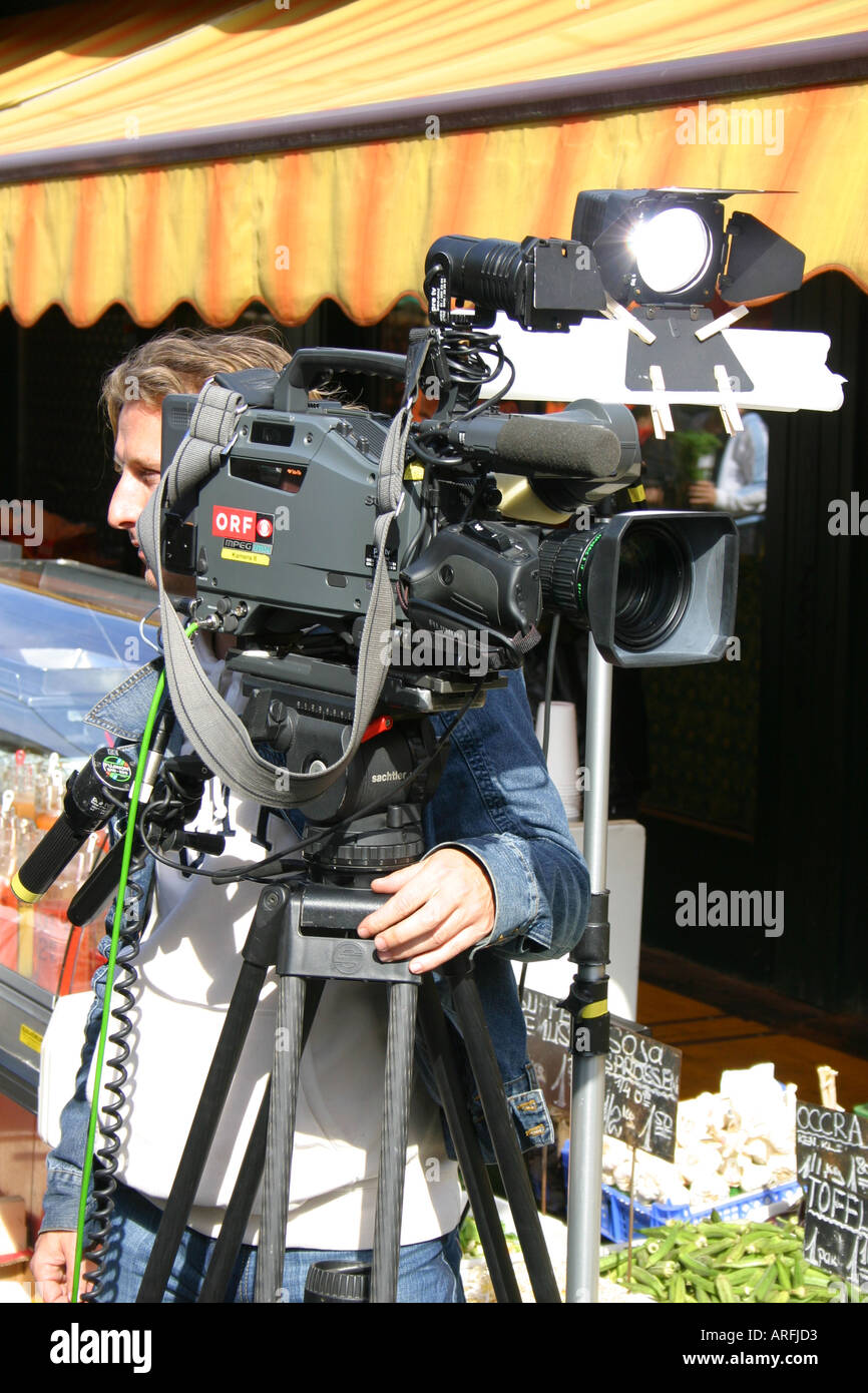 Tv crew camera hi-res stock photography and images - Alamy