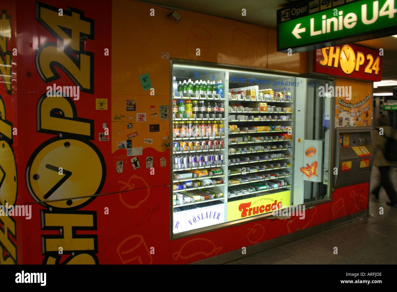 Meal vending machine hi-res stock photography and images - Alamy